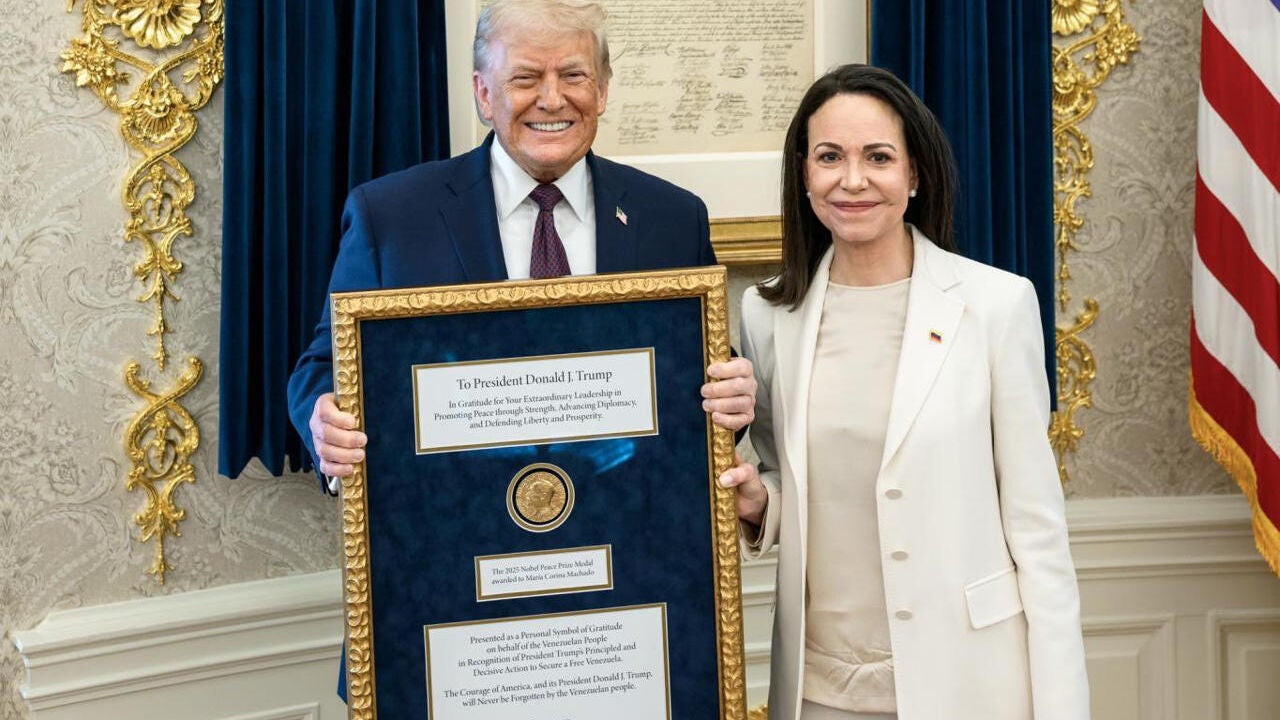 María Corina Machado regala a Trump la medalla del Nobel de la Paz como ...