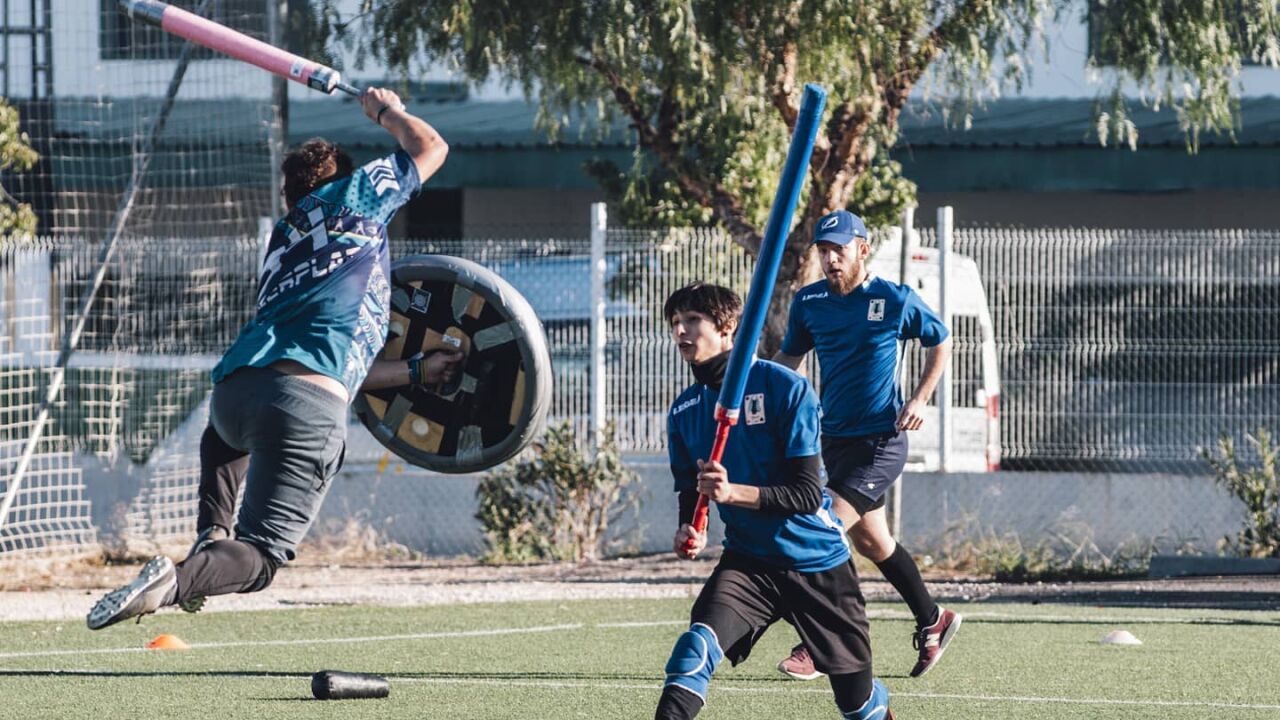 Así es el 'jugger', el deporte alternativo que combina rugby y esgrima